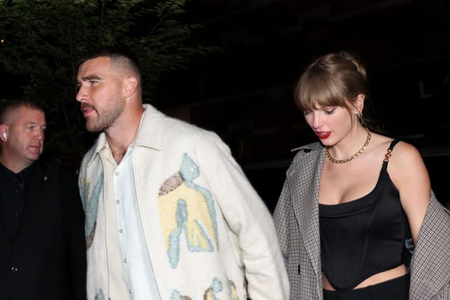 “Why is he in jammies”: Taylor Swift fans question Travis Kelce’s ...