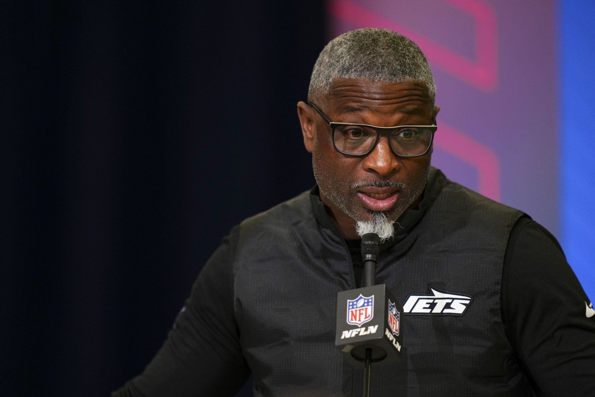 Jets HC Aaron Glenn makes his loyalty known about Knicks’ NBA Finals ...