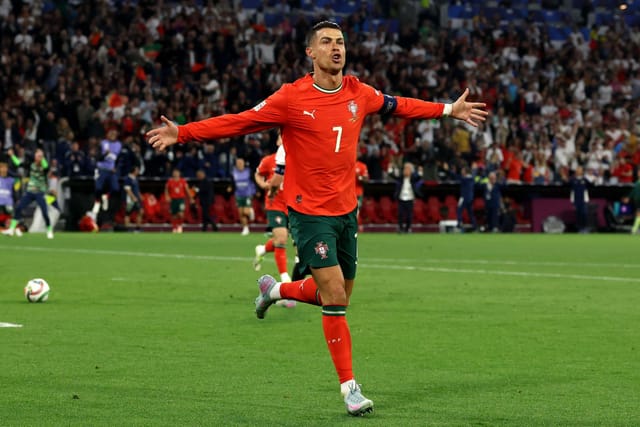 "Would be the perfect ending" - Former Manchester United star backs ...