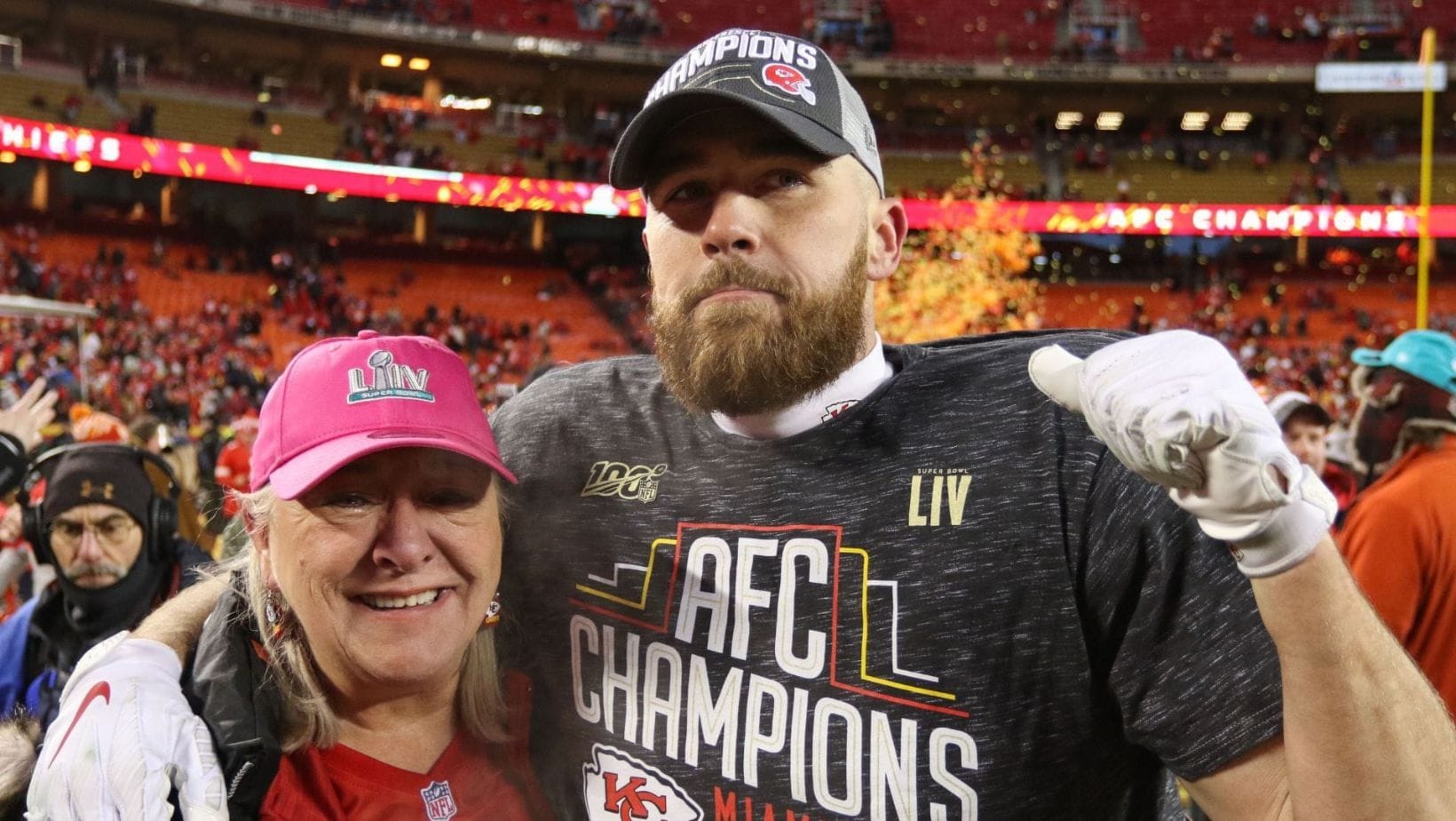 Travis Kelce's mom Donna walks through Chiefs TE's 'brutal' training ...