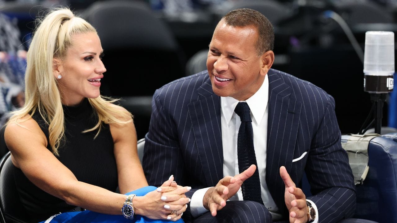 Alex Rodriguez's girlfriend Jaclyn Cordeiro dons vibrant bikini, poses ...