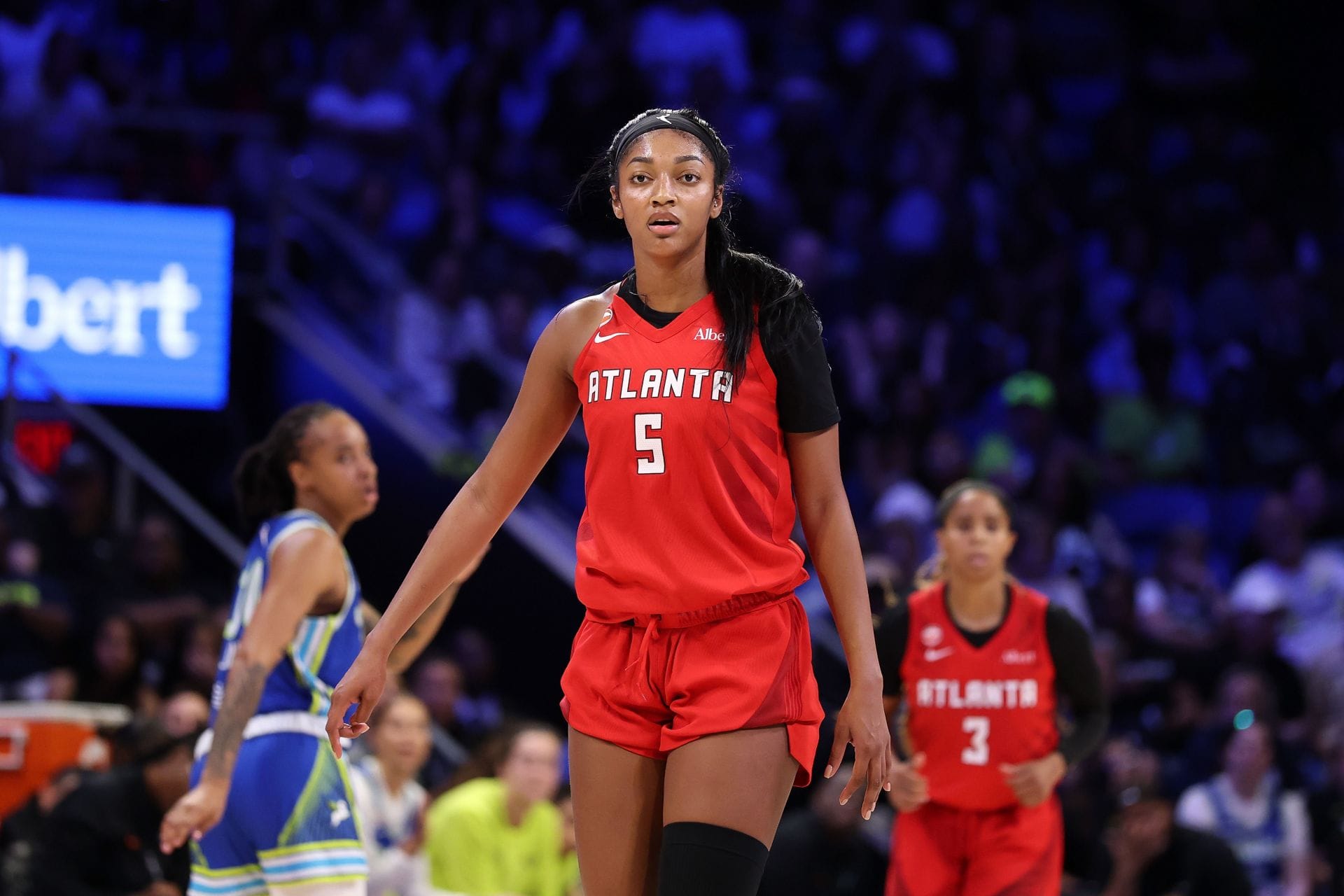 "Chennedy Carter is going to do nasty things to her" - WNBA Fans Erupt ...