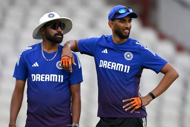 Prasidh Krishna vs Mohammed Siraj - Comparing their stats after bowling ...
