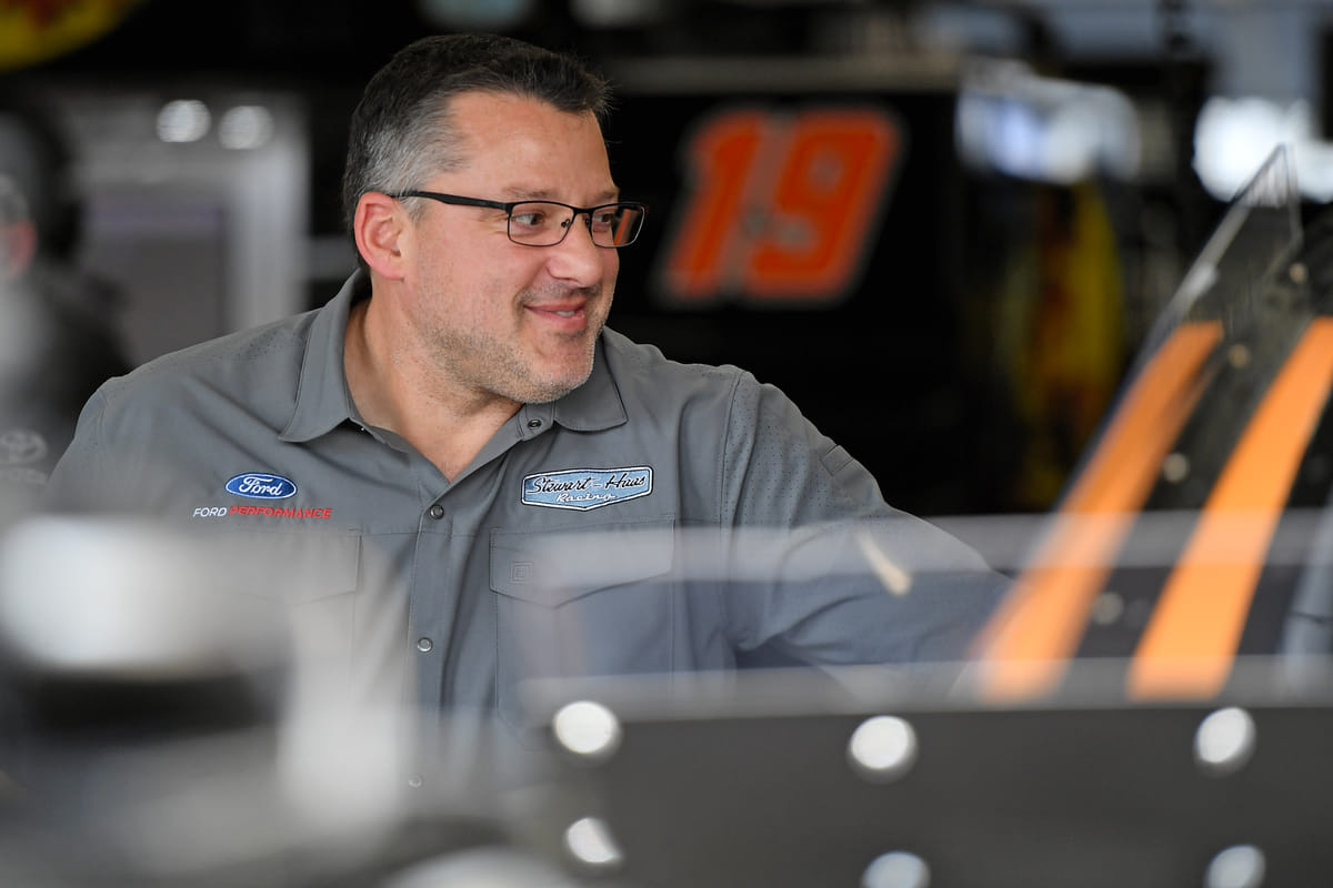 Tony Stewart issues scathing message to public after Kyle Busch’s death ...