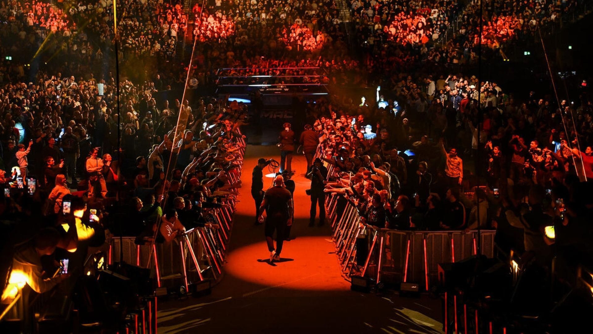 BREAKING: Major WWE star potentially injured at live event after huge fall
