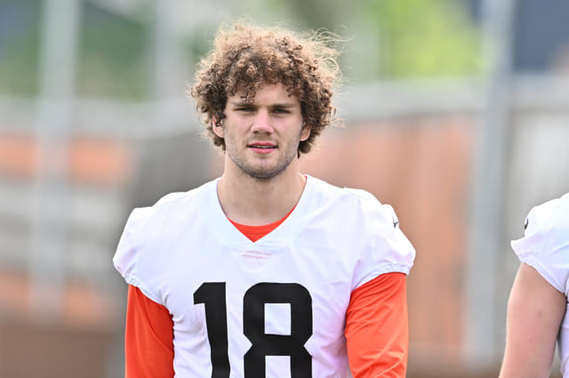 "Selling his daughter off for financial security is low": NFL fans ...