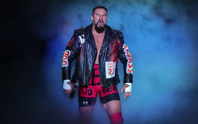 [WATCH] Bron Breakker involved in an incident with fan at WWE Live Event