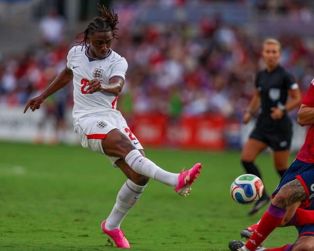 Eberechi Eze responds when asked if he'd take penalty for England at ...