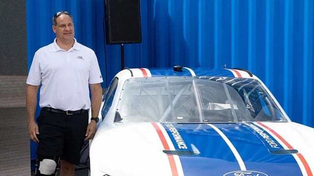Ford’s NASCAR program executive announces retirement