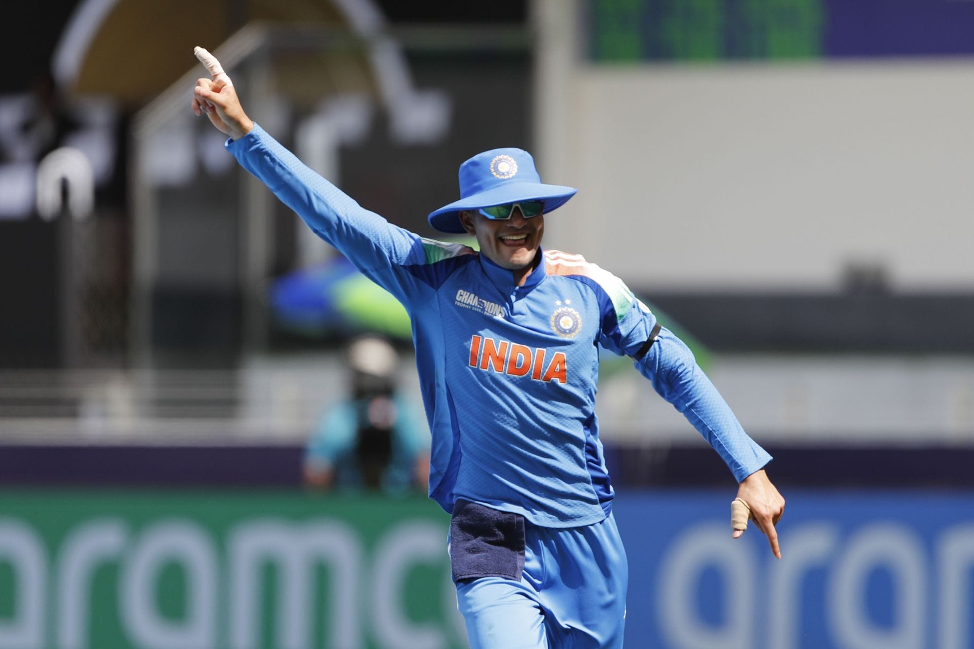 Shubman Gill pulls off stunning one-handed catch at slip to dismiss ...