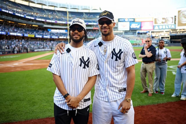 Knicks champs Jalen Brunson & Josh Hart steal the show at Yankees game ...