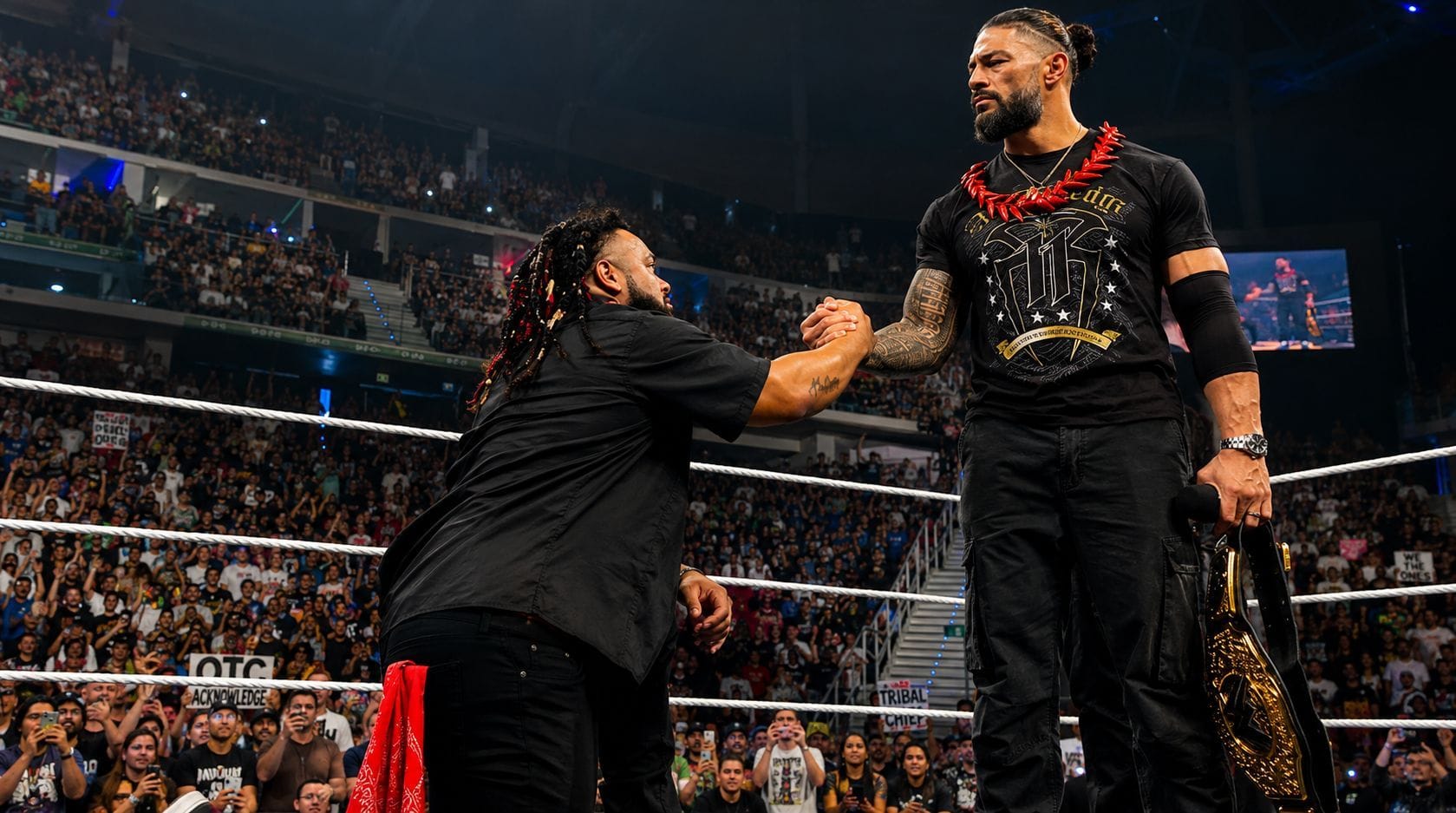 4 Big names who could acknowledge Roman Reigns next