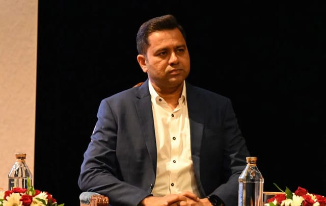"Mere Test runs jitne hi hai" - Aakash Chopra brutally roasts troll ...