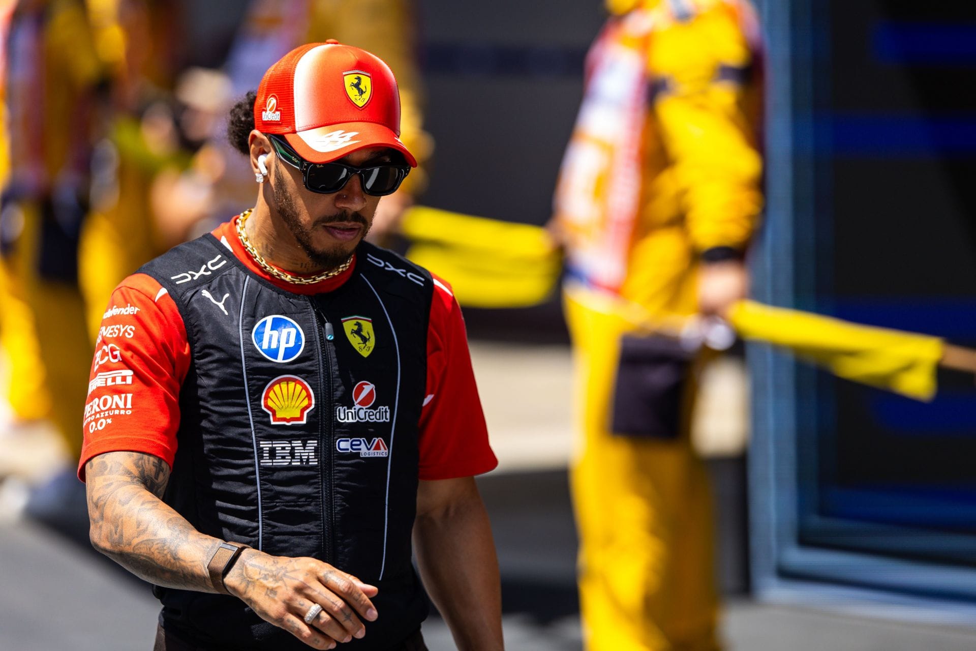 Watch: Lewis Hamilton seemingly snubs Nico Rosberg during the gridwalk ...