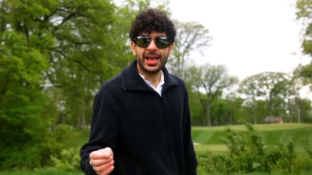 VIDEO: AEW Debutant Brings Major World Title To Tony Khan's Promotion