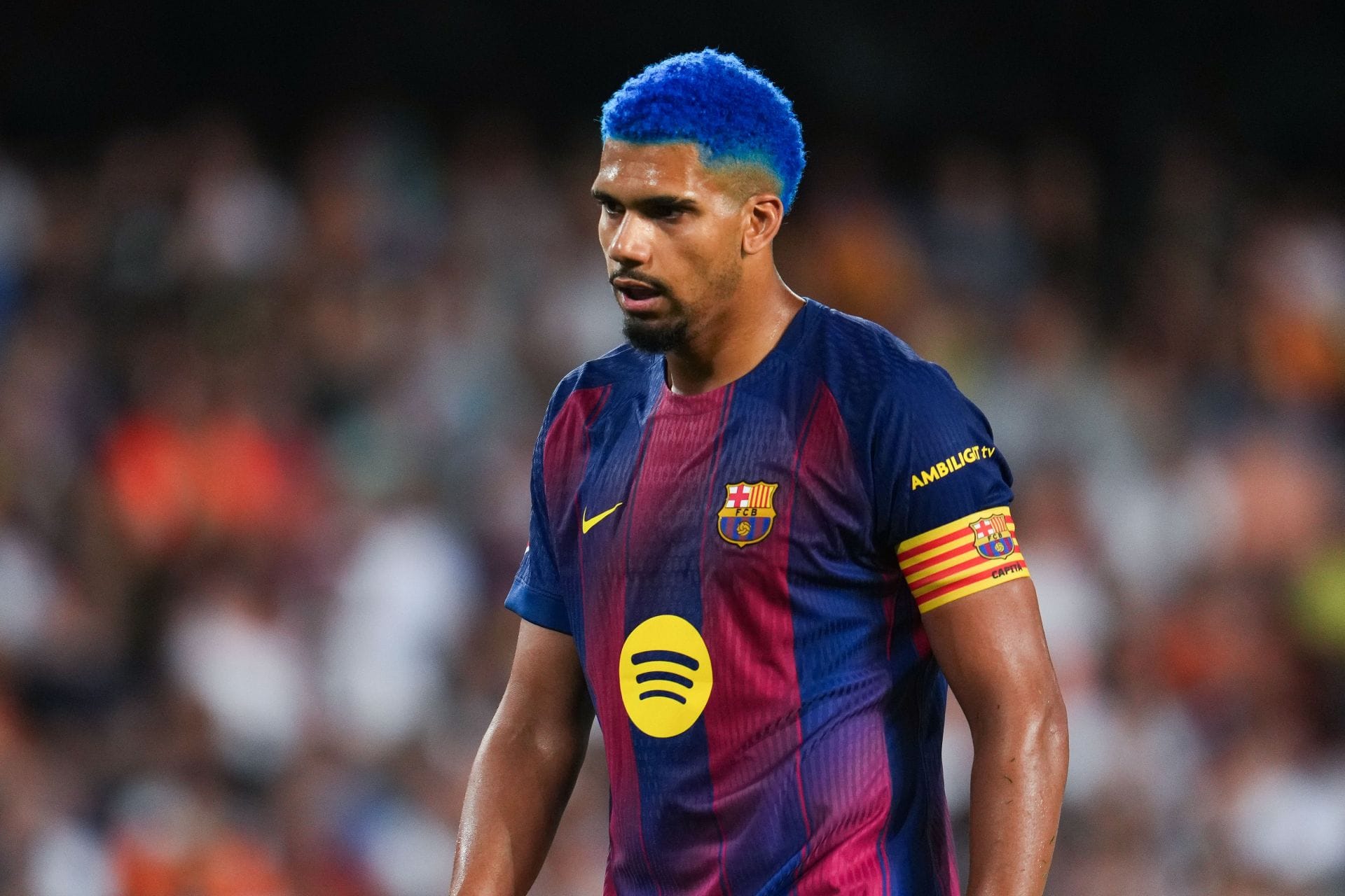 Barcelona star Ronald Araujo's brother calls out Uruguay coach after ...