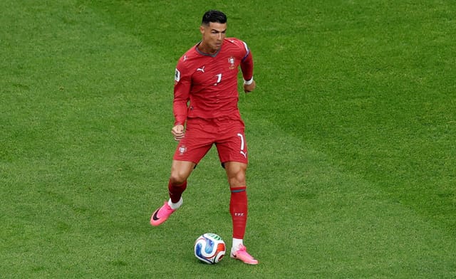 "The legend that is Ronaldo is not there anymore" - Pundit claims ...