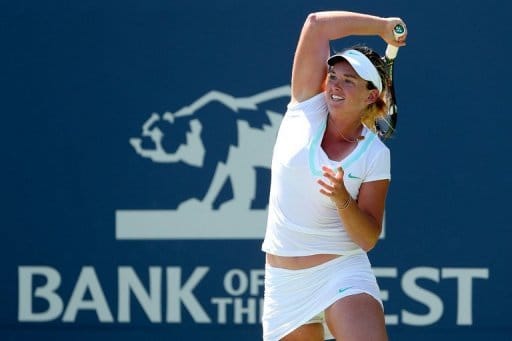 Coco puffs past Wickmayer into Stanford final