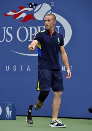 Wounded US veteran inspires as ballboy at US Open