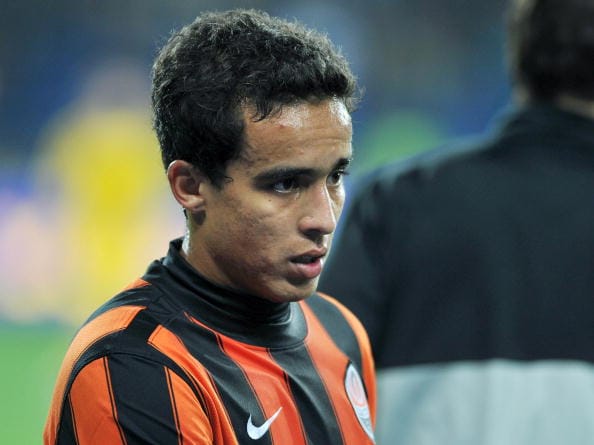 Jadson leads Sao Paulo to 3-0 win