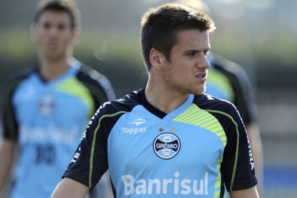 Man United eyeing Brazilian midfielder Ramiro?