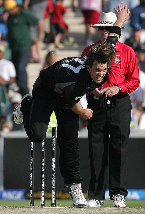 Best bowling performances of Shane Bond