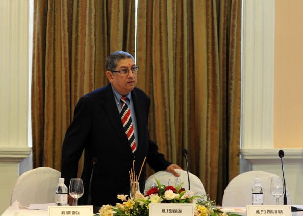 Srinivasan visits Padmanabhaswamy temple