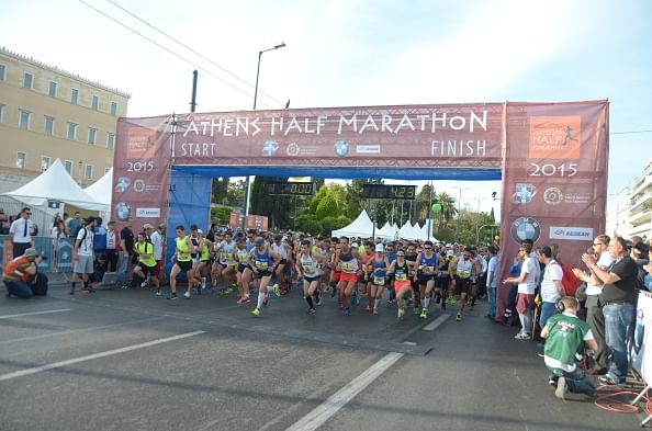 More than 10,000 runners lighten up Athens Half Marathon