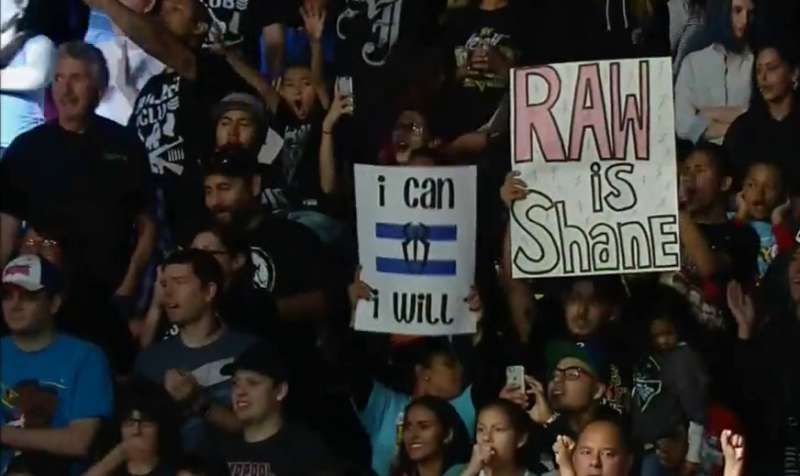 10 Best crowd signs from WWE Raw: April 11, 2016